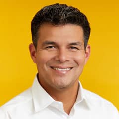 Hugo Solano | Vroozi